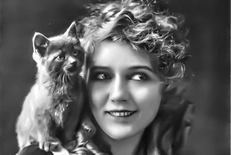 Extravagant Facts About Mary Pickford, America's First Sweetheart