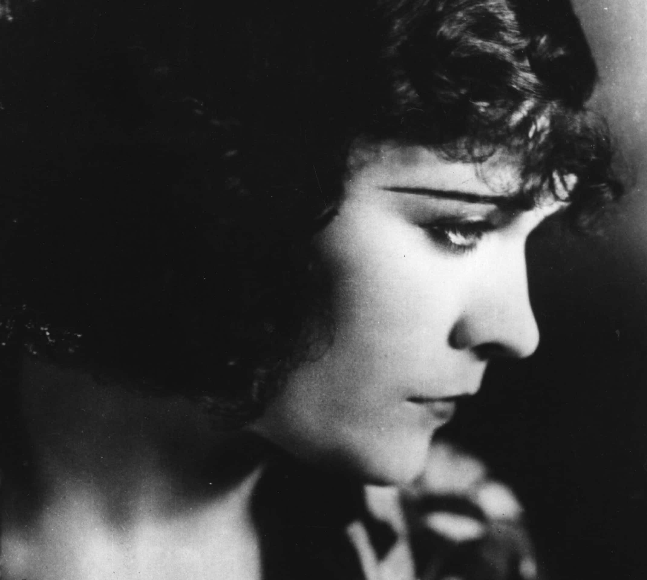 Seductive Facts About Pola Negri, The Original Femme Fatale