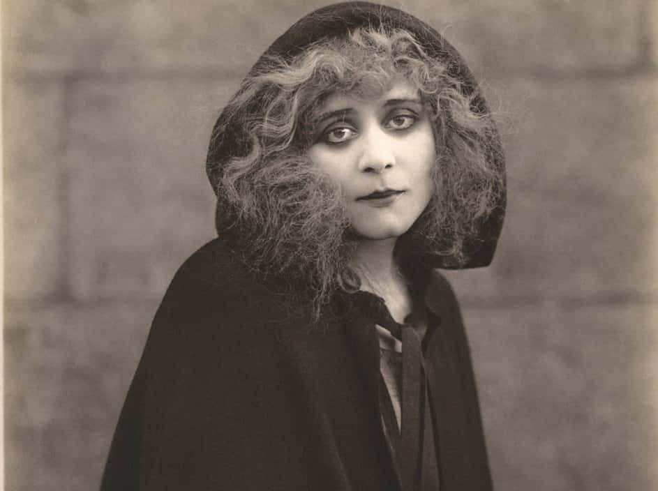 Seductive Facts About Theda Bara, Hollywood’s First “Vamp”
