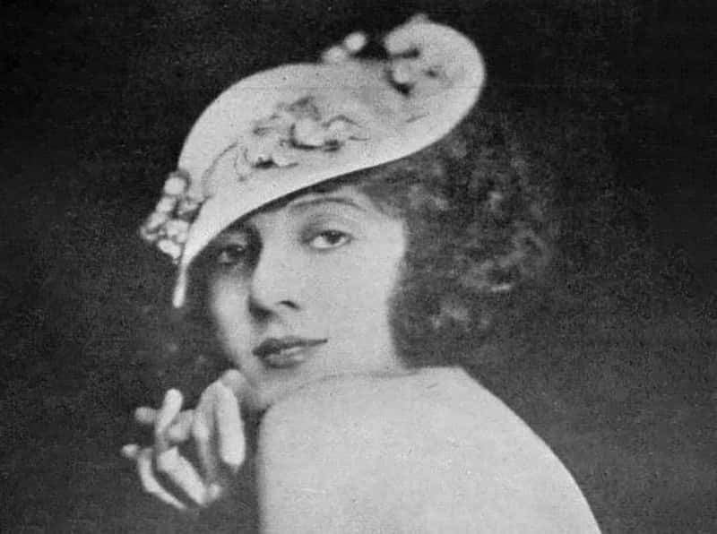 Tragic Facts About Peg Entwistle, Hollywood's First Victim