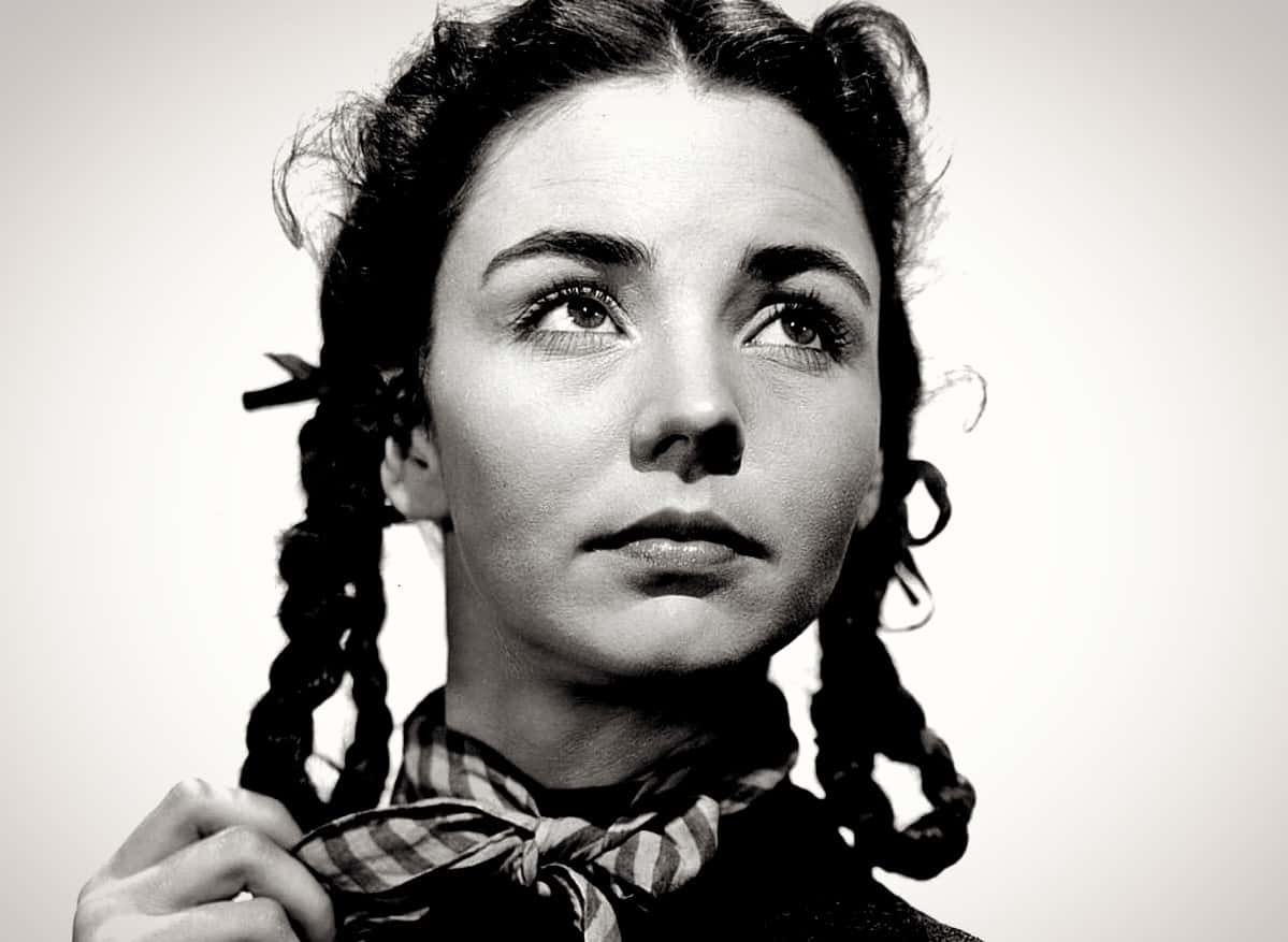 Reluctant Facts About Jennifer Jones, The Unlikely Superstar
