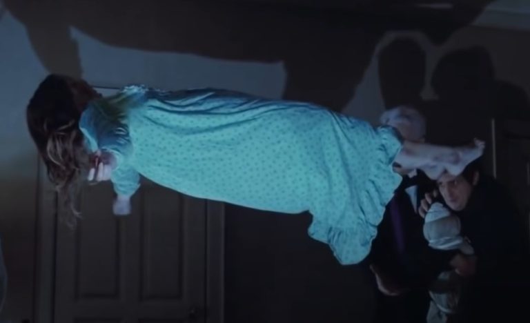 22 Insanely Creepy Scenes That Will Leave You Paralyzed With Fear