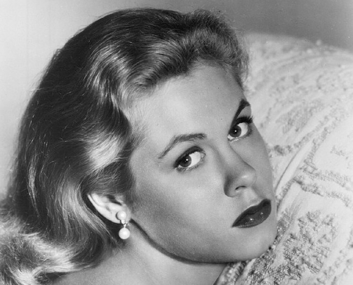 Spellbound Facts About Elizabeth Montgomery, TV’s Angelic Enchantress