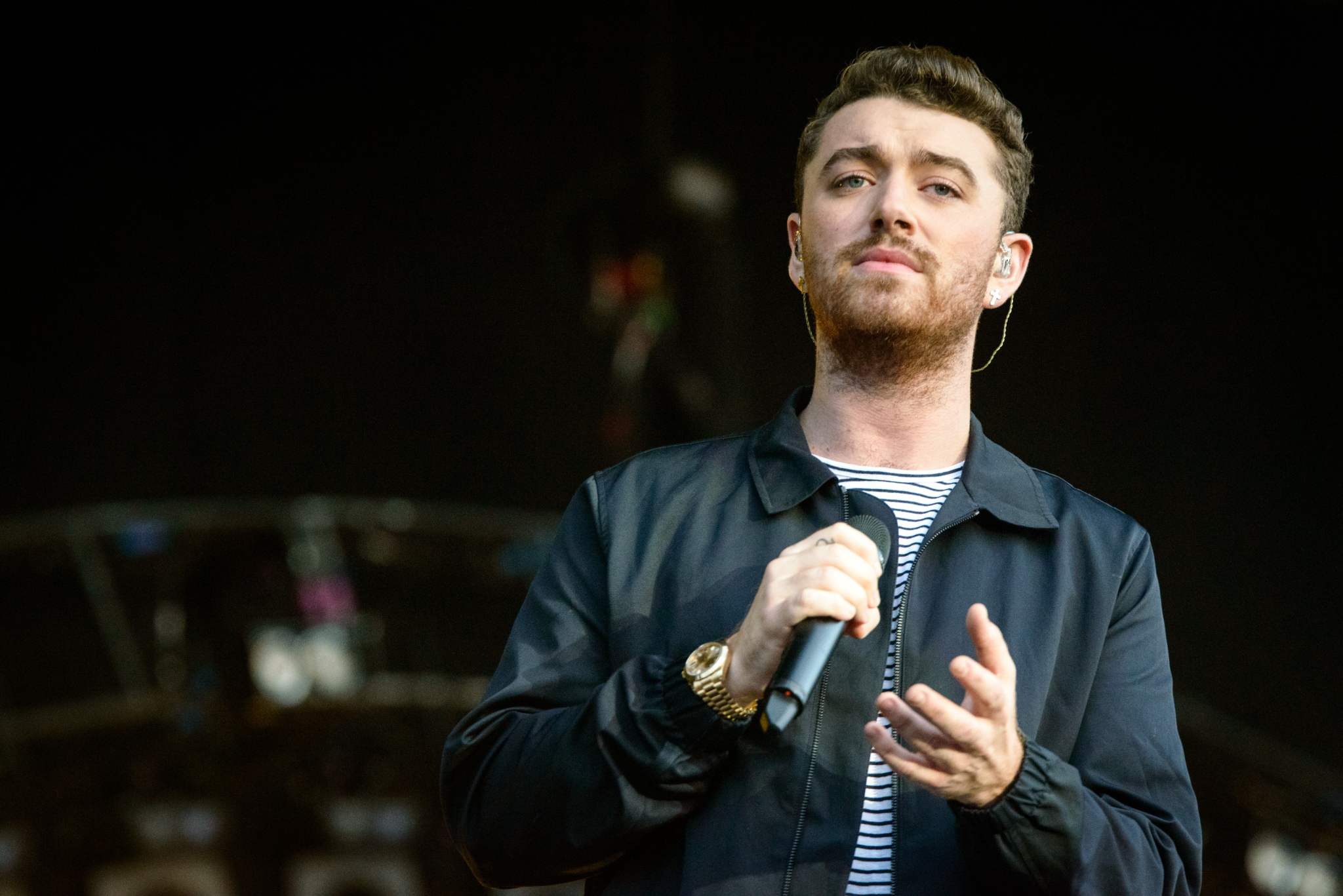 Why Do British Singers Lose Their Accent When They Sing?